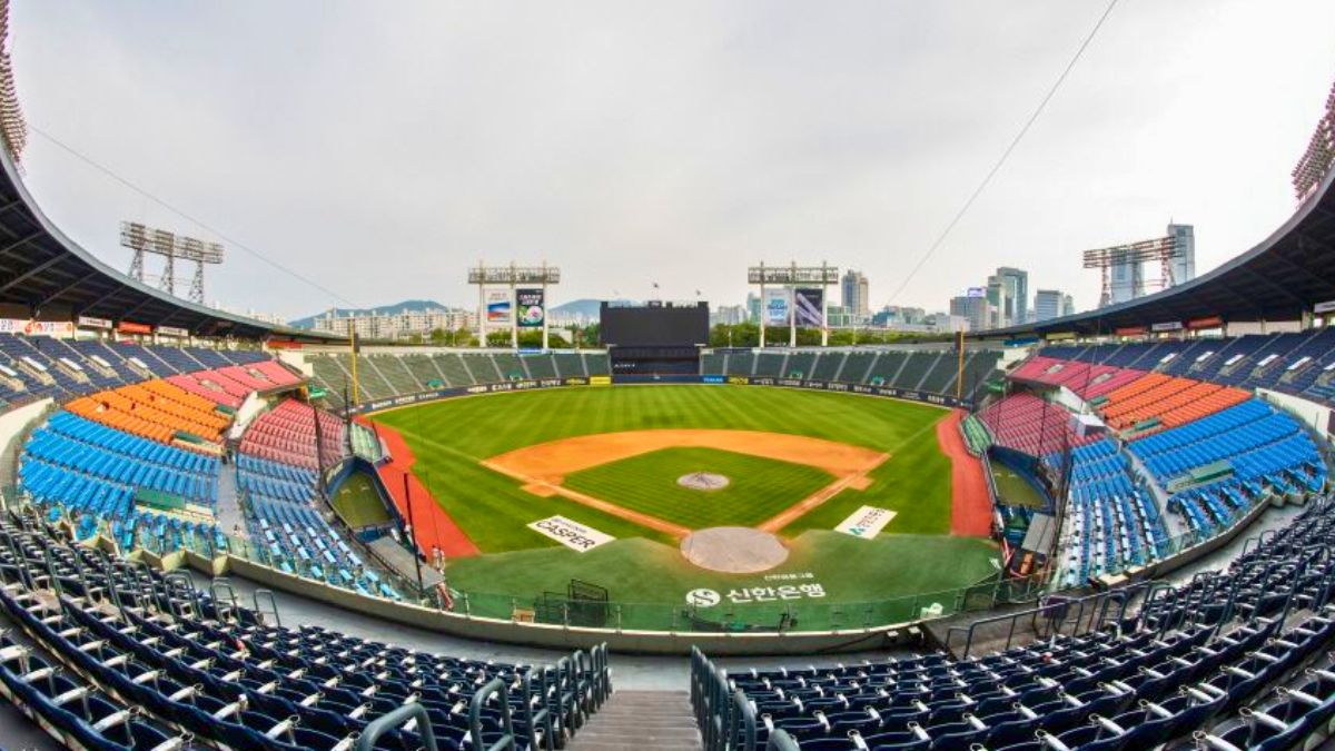 Korean Baseball Stadiums Are Becoming Entertainment Venues for Tourists